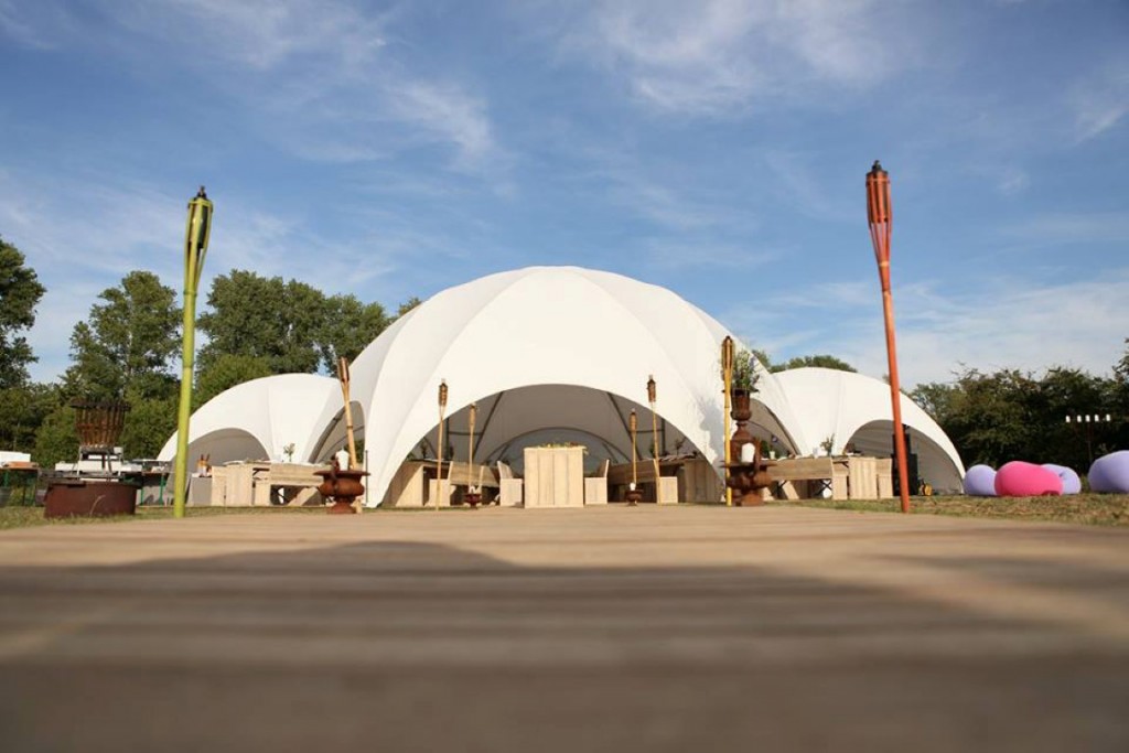 Mooi en slecht weer, Megadome tent, Partyverhuur Goossens, Bluiloft ...